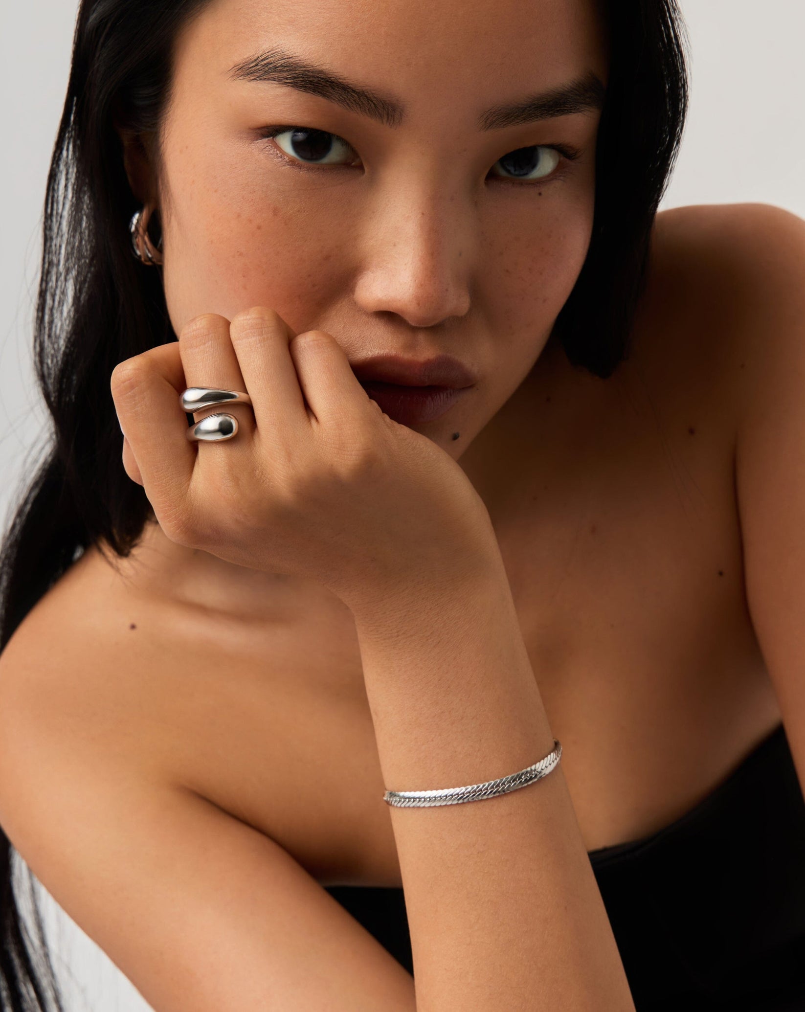 Savi Sculptural Crossover Ring - Sterling Silver | Missoma